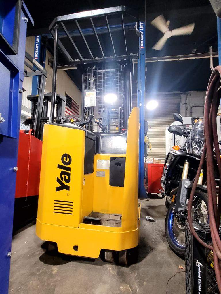 Yale 162G Electric Order Picker Forklift – Good Eye Equipment